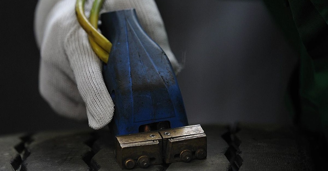 ¿Qué es el reesculturado de neumáticos? | MICHELIN COMERCIAL