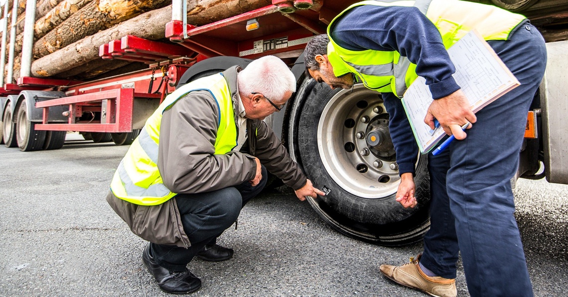 Truck tyre repair and damage prevention | MICHELIN UK